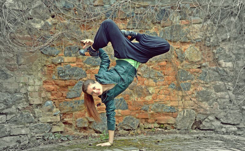Breakdance girl stock photo. Image of city, break, health - 35385296