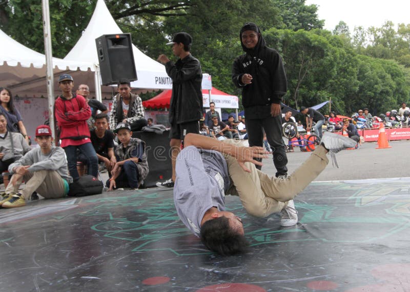 Breakdance editorial stock photo. Image of breakdance - 68948498