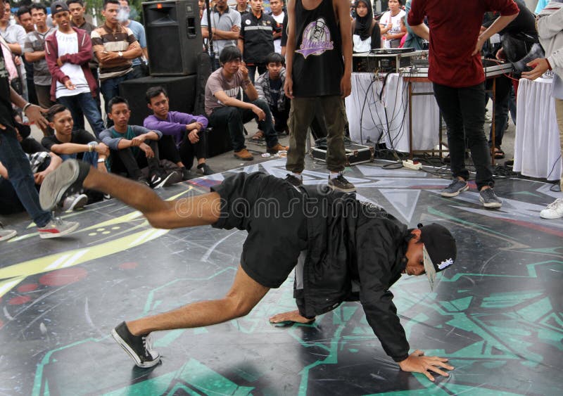 Breakdance editorial stock image. Image of teens, stadium - 68629969