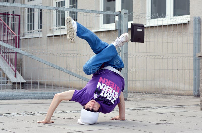 Breakdancer on the street stock image. Image of gymnastic - 33948201