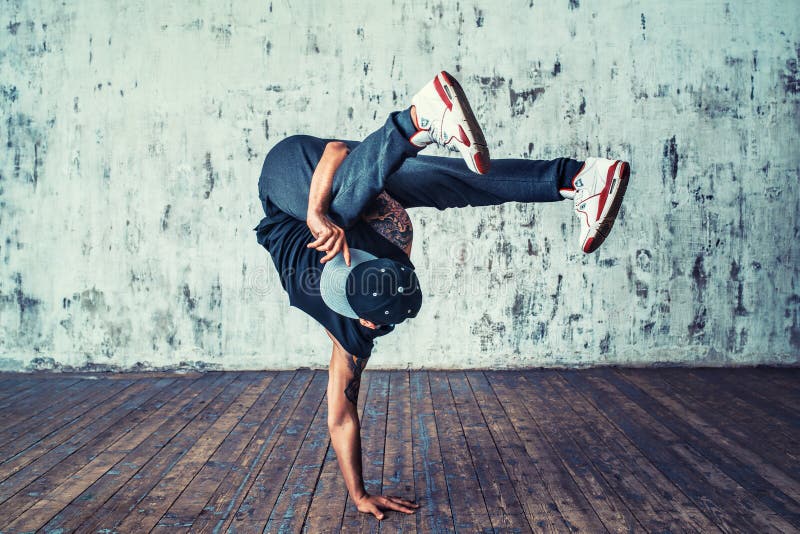 Breakdance stockbild. Bild von recht, jung, frau, studio - 3688473