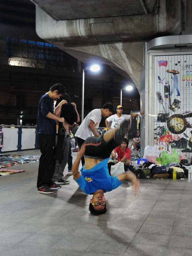 Breakdancning B-boy editorial photography. Image of hiphop - 15515562