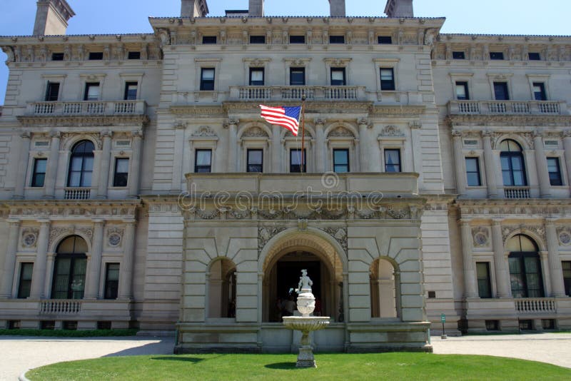 The Breakers Mansion on Ochre Point in Newport, Rhode Island Editorial ...