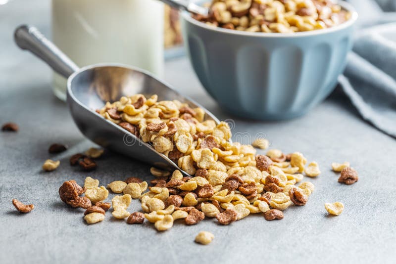 Breakfast Cereal Flakes in Scoop on Kitchen Table Stock Photo - Image ...