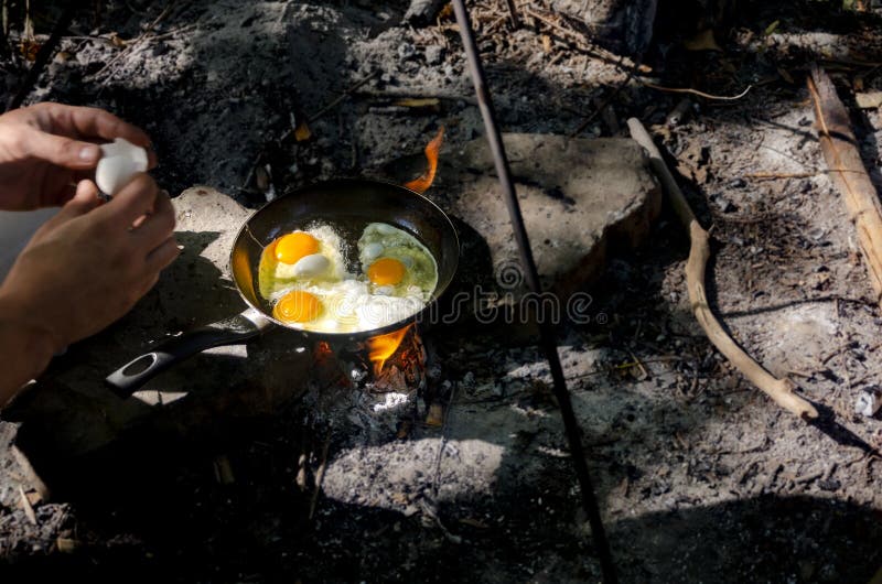 Breakfast on a Hike. Classic Egg in a Frying Pan on a Campfire Stock ...