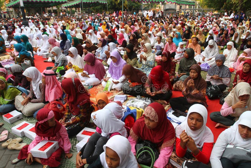 Breaking the fast editorial stock image. Image of muslim - 31849904