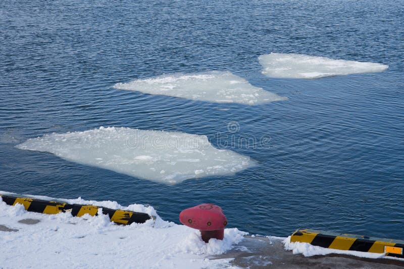 Breaking spring ice floe stock image. Image of landscape - 40256713