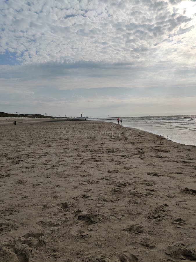 Bredene Beach foto de stock. Imagem de nuvens - 162431846