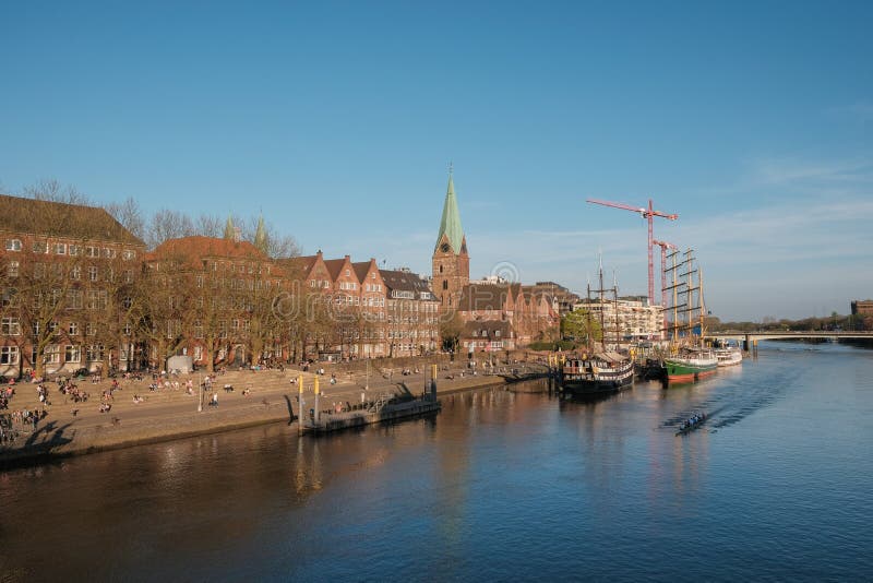 Rivier Weser Bremen Duitsland Redactionele Afbeelding - Afbeelding ...