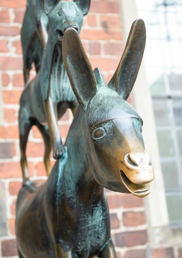 The Bremen Town Musicians Statue in Bremen, Germany Editorial Stock ...