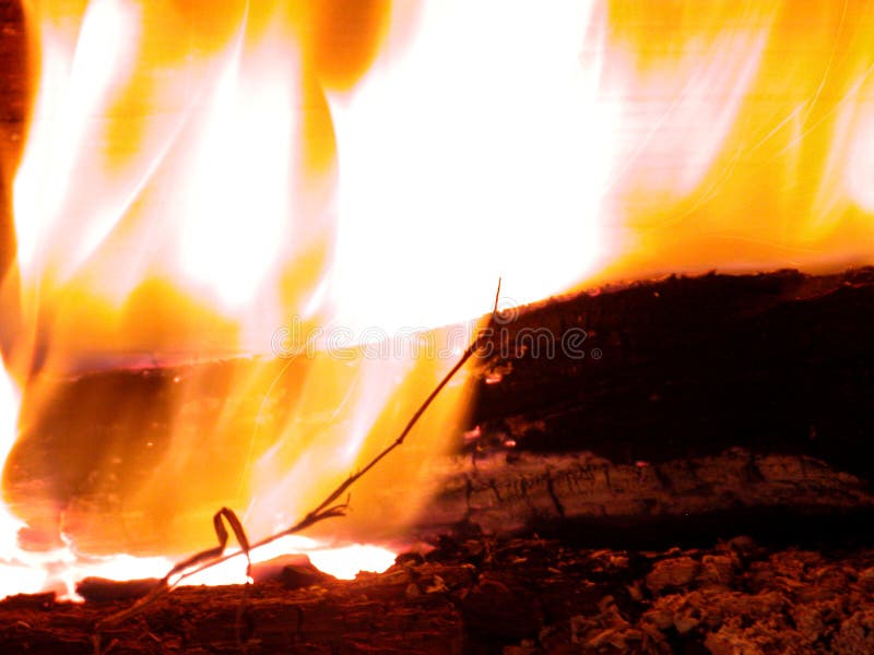 Brennende Flammen stockbild. Bild von wärme, brennen, glühen - 2041