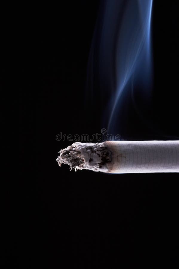 Brennende Zigarette stockbild. Bild von filter, gewohnheit - 2019477