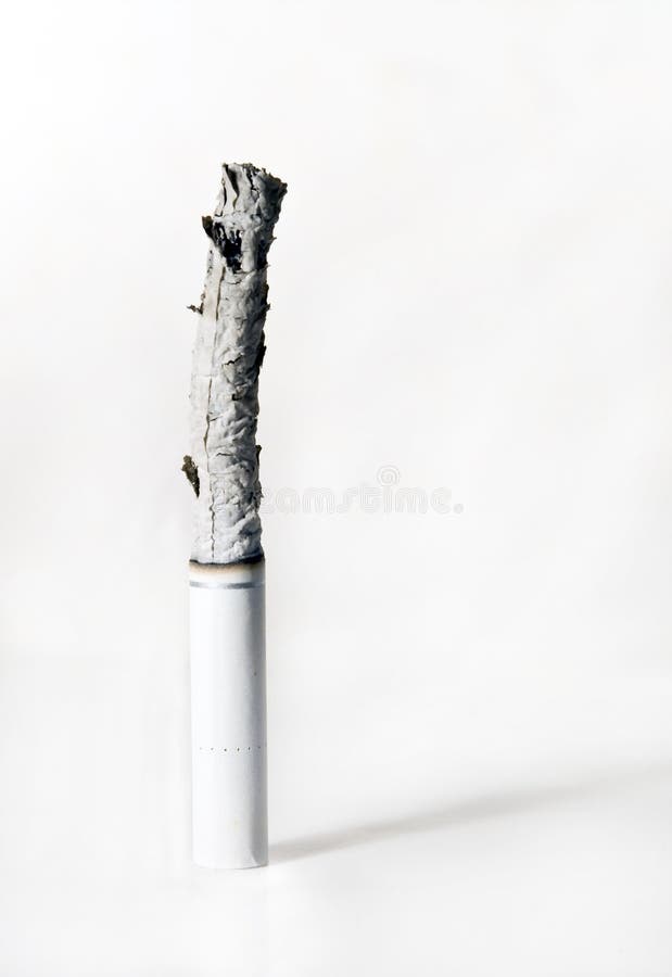 Brennende Zigarette stockbild. Bild von drogen, erwachsener - 5472159