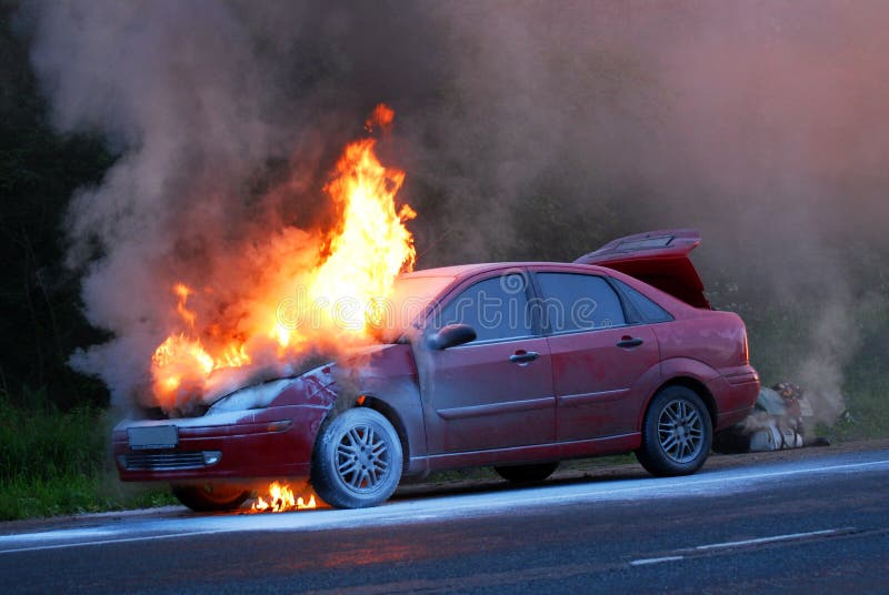 Brennendes Auto stockbild. Bild von fehlerhaft, feuer - 24434457