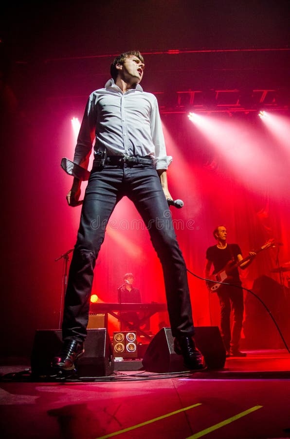 Brett Anderson (Suede) editorial photo. Image of bassist - 35146576