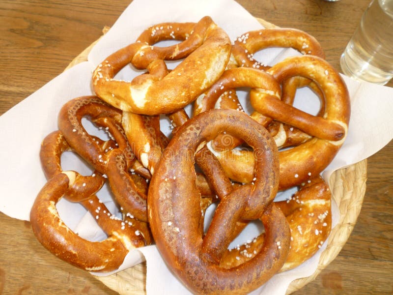 Brezel stockfoto. Bild von brezel, alpen, winter, foto - 93236846