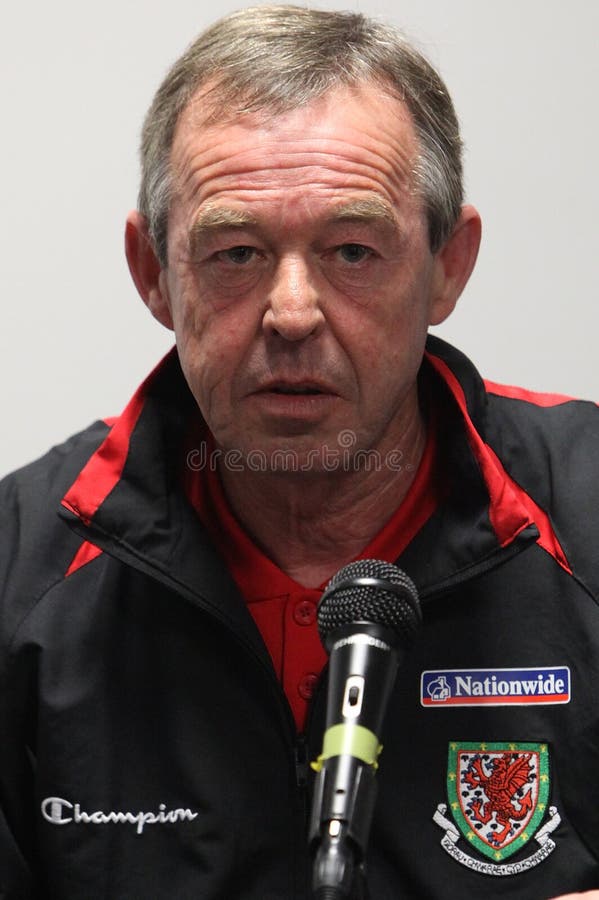Brian Flynn Wales Sob O Gerente 21 Foto de Stock Editorial - Imagem de ...