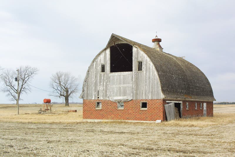 Old Red Brick Barn stock photo. Image of farm, rural - 23656782