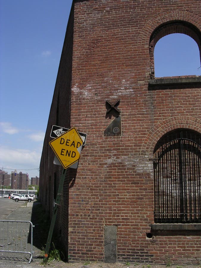 Dead End Sign and Brooklyn Bridge Stock Image - Image of city, huge: 167789