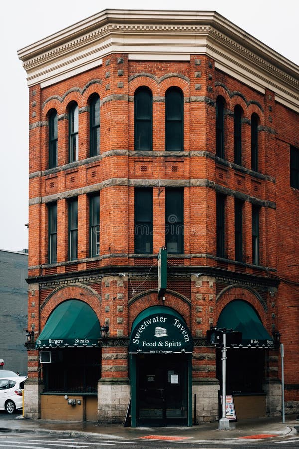 Detroit: Old Brick Victorian Home Editorial Image - Image of demolished ...