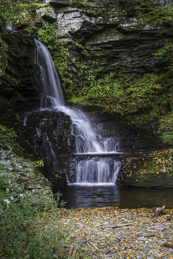Bridal Veil Falls at Bushkill Falls, PA Stock Photo - Image of leaves ...