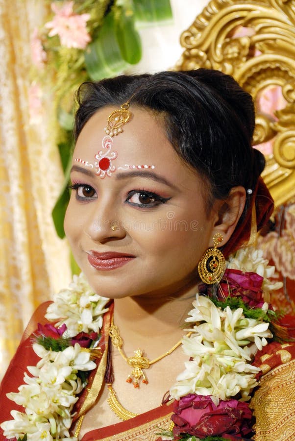 A beautiful bengali girl editorial photography. Image of jewellery ...