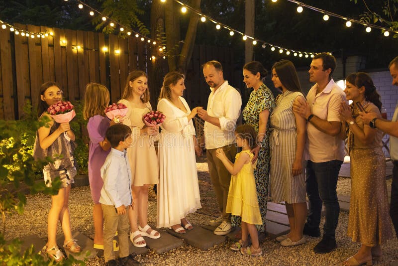 Bride Groom Best Man Bridesmaids Around Outdoor Marriage