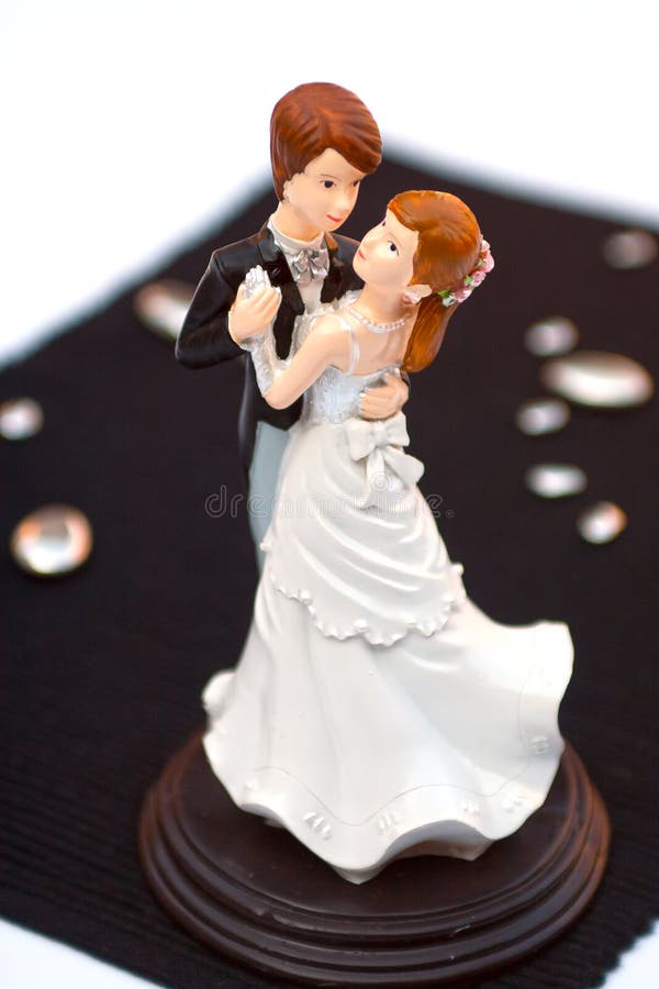 Bride and Groom Cake Topper Stock Image - Image of tradition, bride ...