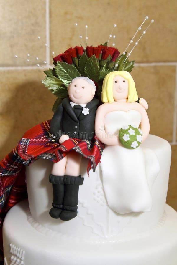 Traditional Bride And Groom Wedding Cake Toppers Wedding Cake Topper ...