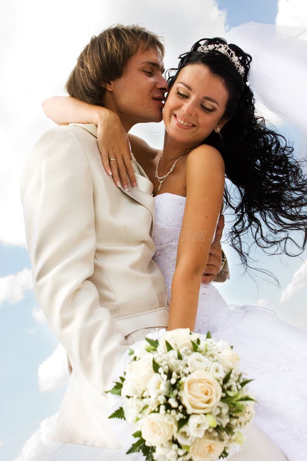 Bride and groom kissing stock image. Image of elegance - 6943987