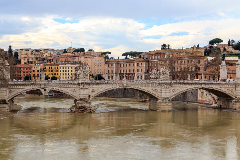 Bridge Across the Tiber editorial photography. Image of houses - 174983187
