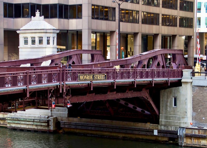 Monroe Street Bridge and Bridge House Over Chicago River during Rush ...