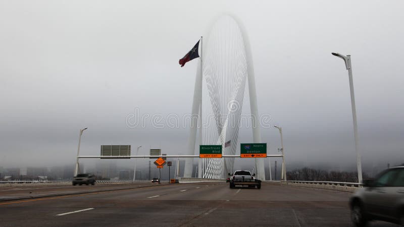 Bridge into Dallas at Night Editorial Image - Image of illuminated ...