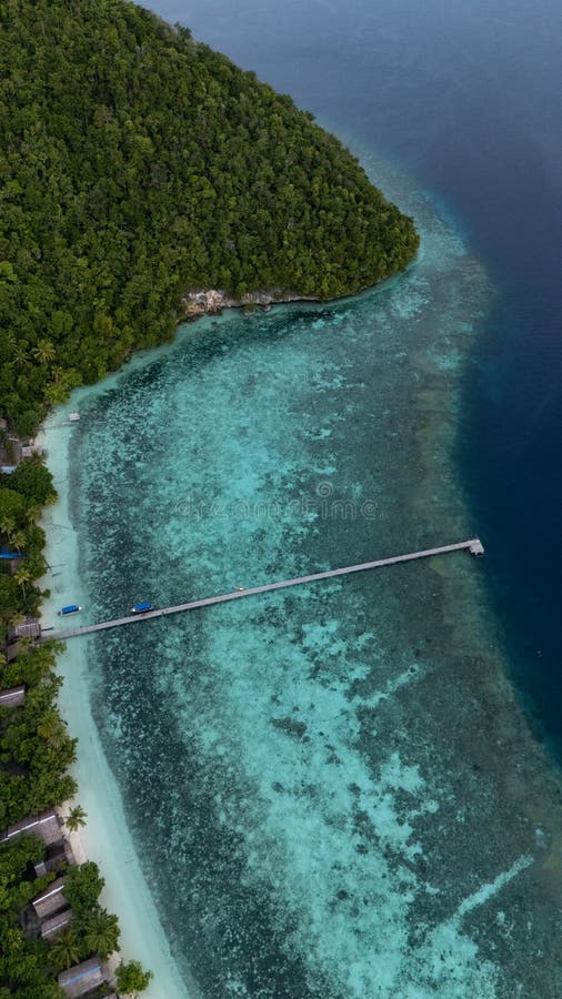 The Bridge at Kri Island into Deep Blue Ocean Stock Image - Image of ...