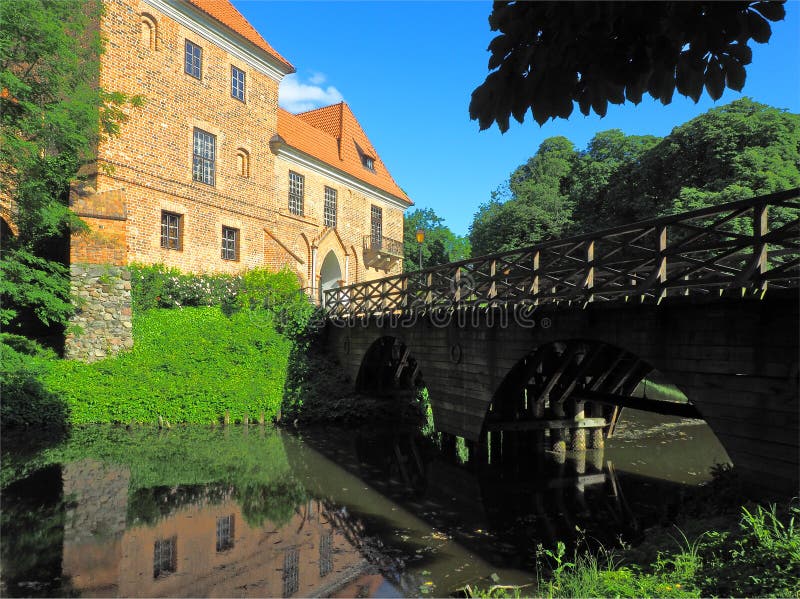 Bridge, moat and castle. stock image. Image of front - 187023685