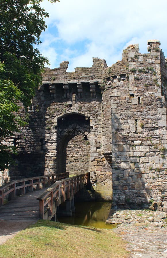Bridge Over Castle Moat stock image. Image of archway - 56606907