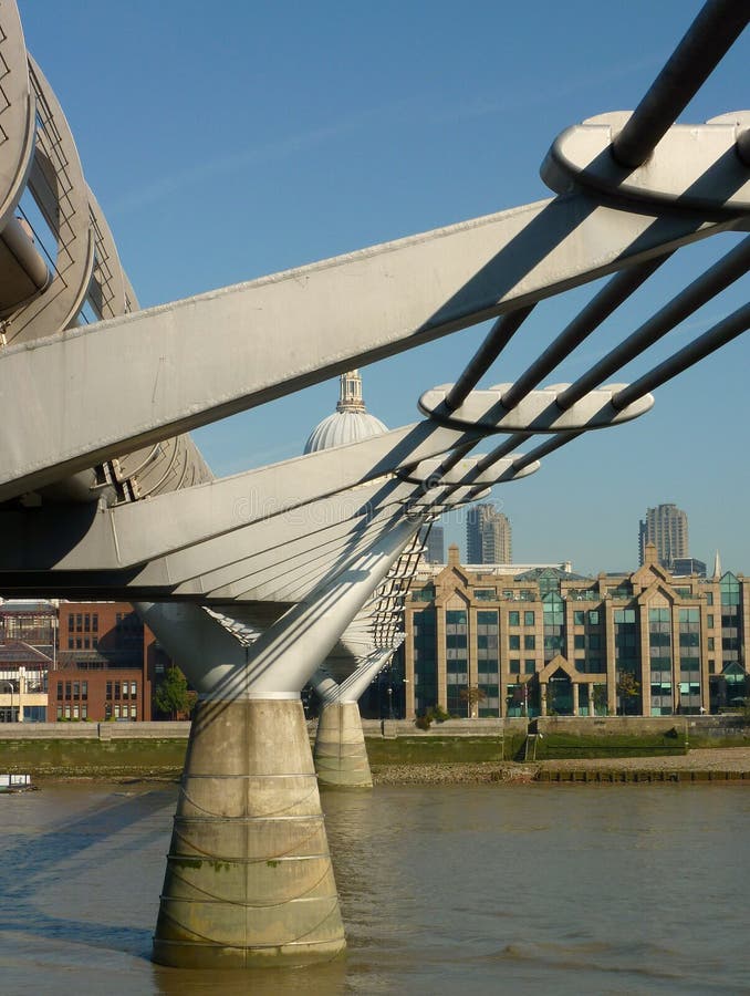 Bridge Over the River Thames Editorial Stock Image - Image of famous ...