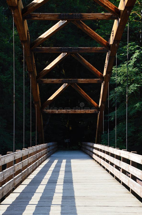 Bridge Over the Umpqua River in the Cascade Range, Oregon Stock Image ...