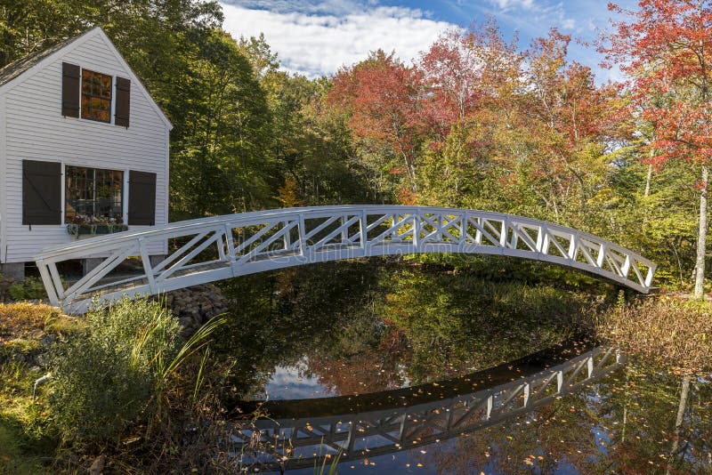 Bridge over Water editorial photography. Image of house - 162034022