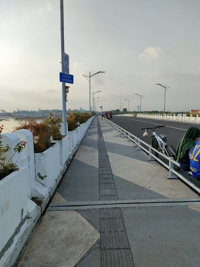 The bridge pavement editorial stock image. Image of vehicle - 265297974
