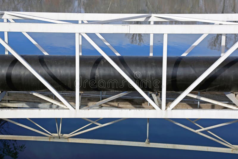 Bridge Pipeline Aboveground Heating Duct Stock Photo - Image of pipes ...