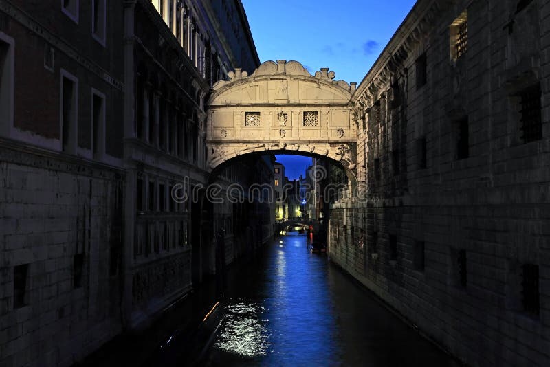 Narrow Alley in Venice at Night Stock Image - Image of road, buildings ...