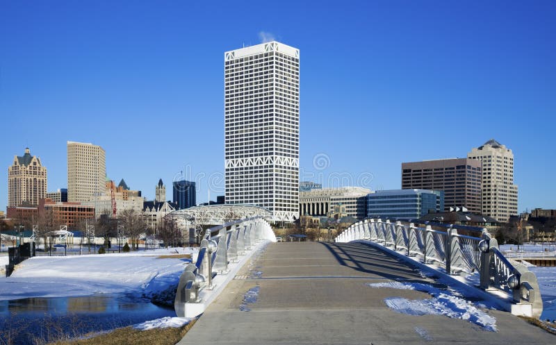 Bridge to Milwaukee stock image. Image of winter, destinations - 14955747