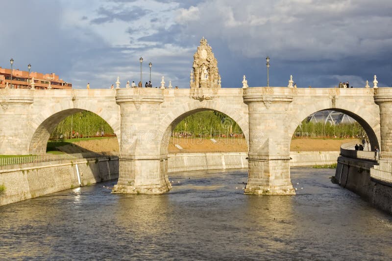 Toledo Bridge in Madrid, Spain Editorial Stock Photo - Image of green ...