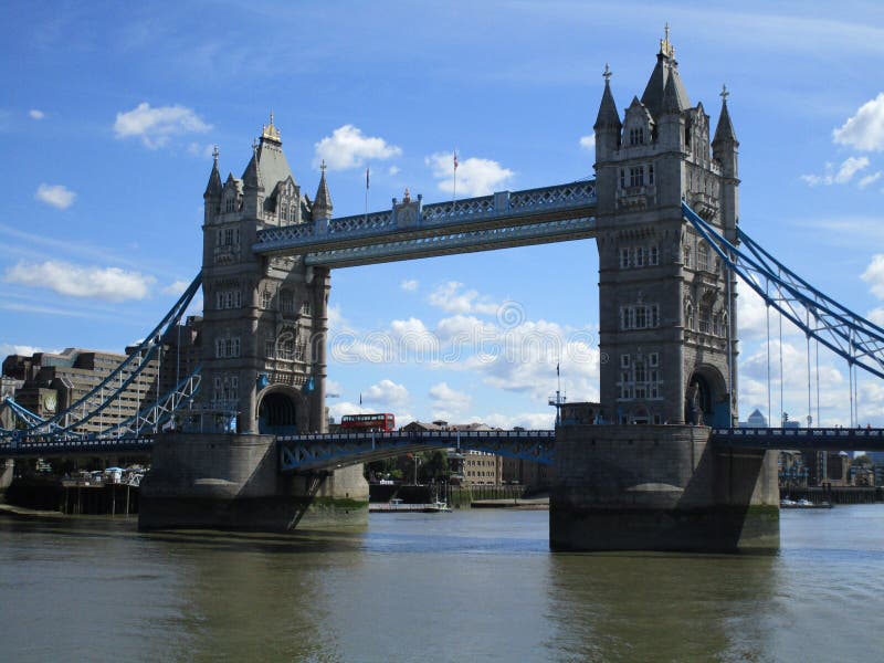 Tower Bridge editorial image. Image of bretagna, estates - 58481820