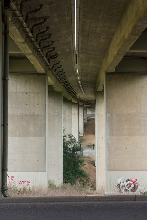 Bridge Underpass Perspective Leading Lines Street Outdoors Graffiti ...
