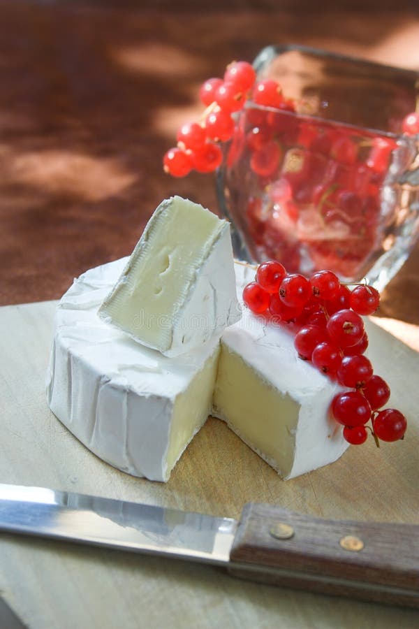Brie ser obraz stock. Obraz złożonej z plasterek, kawałek - 112203757