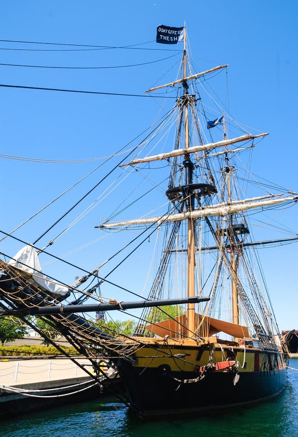 Brig Niagara Gaat Duluth-haven Tijdens De Lange Schepen Fest in ...