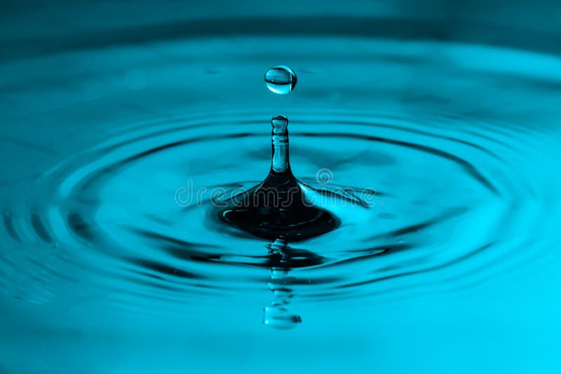 Perfect Water Drop Splashing into Smooth Water Causing Ripples Stock ...