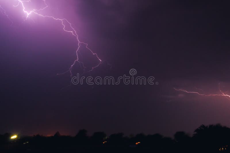 Flash of Lightning in the Night Sky Color it in an Incredibly Beautiful ...